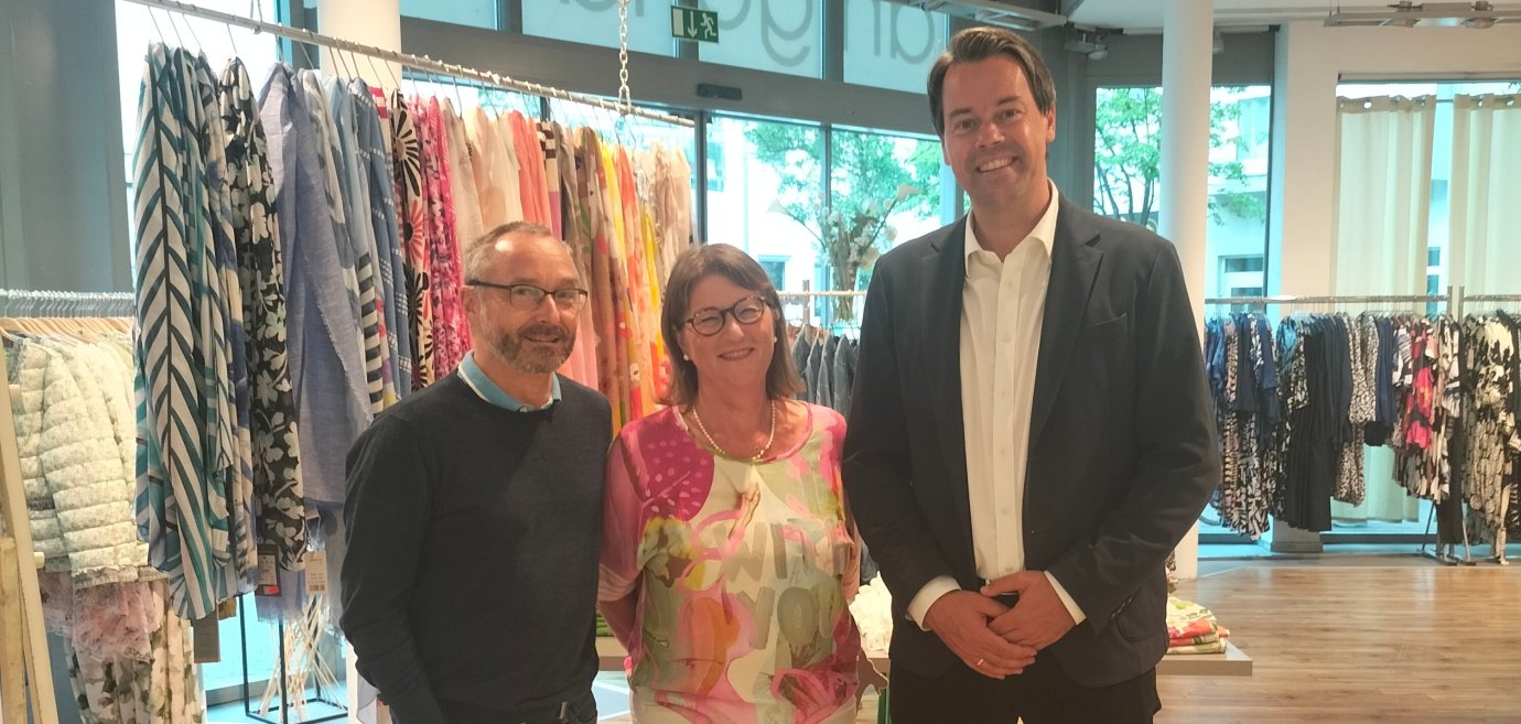 Oberbürgermeister Dr. Nicolas Meyer besucht Modeboutique „angela mode ...